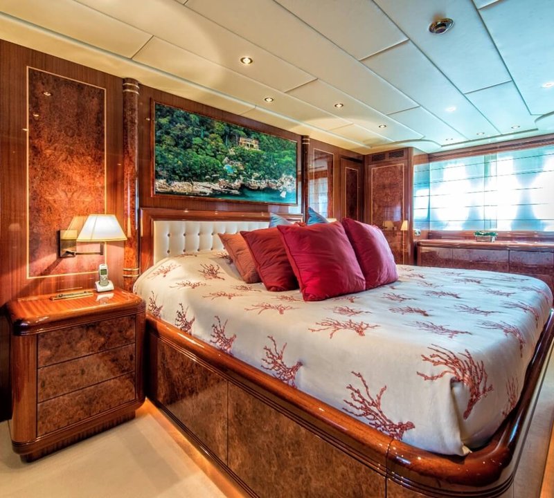 SERENADA Yacht Charter Details, Mangusta (Overmarine) | CHARTERWORLD ...